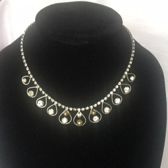 Jewelry | Vintage Leo Glass Necklace | Poshmark
